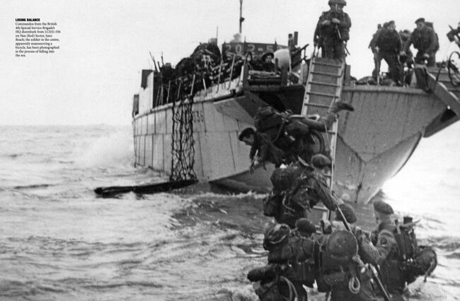 D-Day: 6 June 1944 by Stephen Hart [Photographic history] - Amber Books